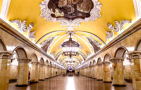 Metro Mosca-stazione Komsomolskaya-ingresso - Ciao Italia Russia